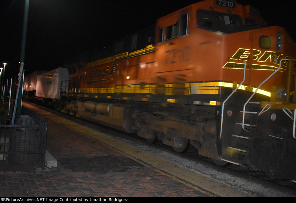 BNSF 7210